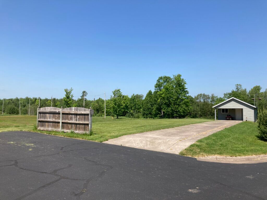 Turn Key Restaurant - 38 Acre Site!! - Follmer Real Estate